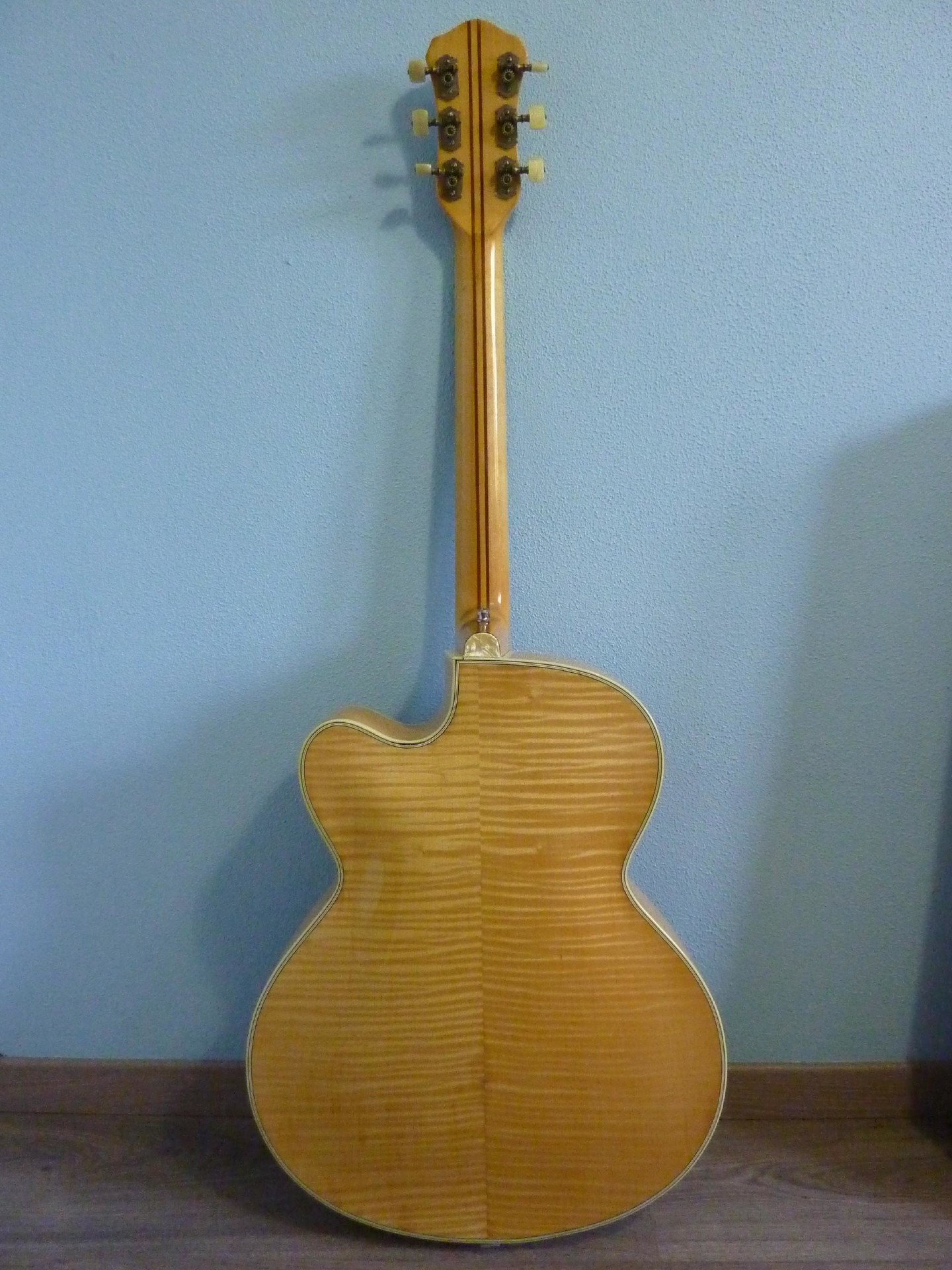 Hofner electric guitar - Buy vintage Hofner guitar at Hender Amps ...